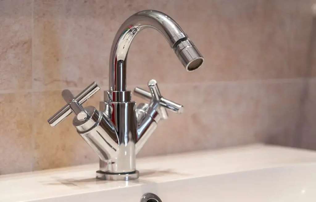 The Ultimate Guide to Fixing a Dripping Bathtub Faucet - Spreads Hub